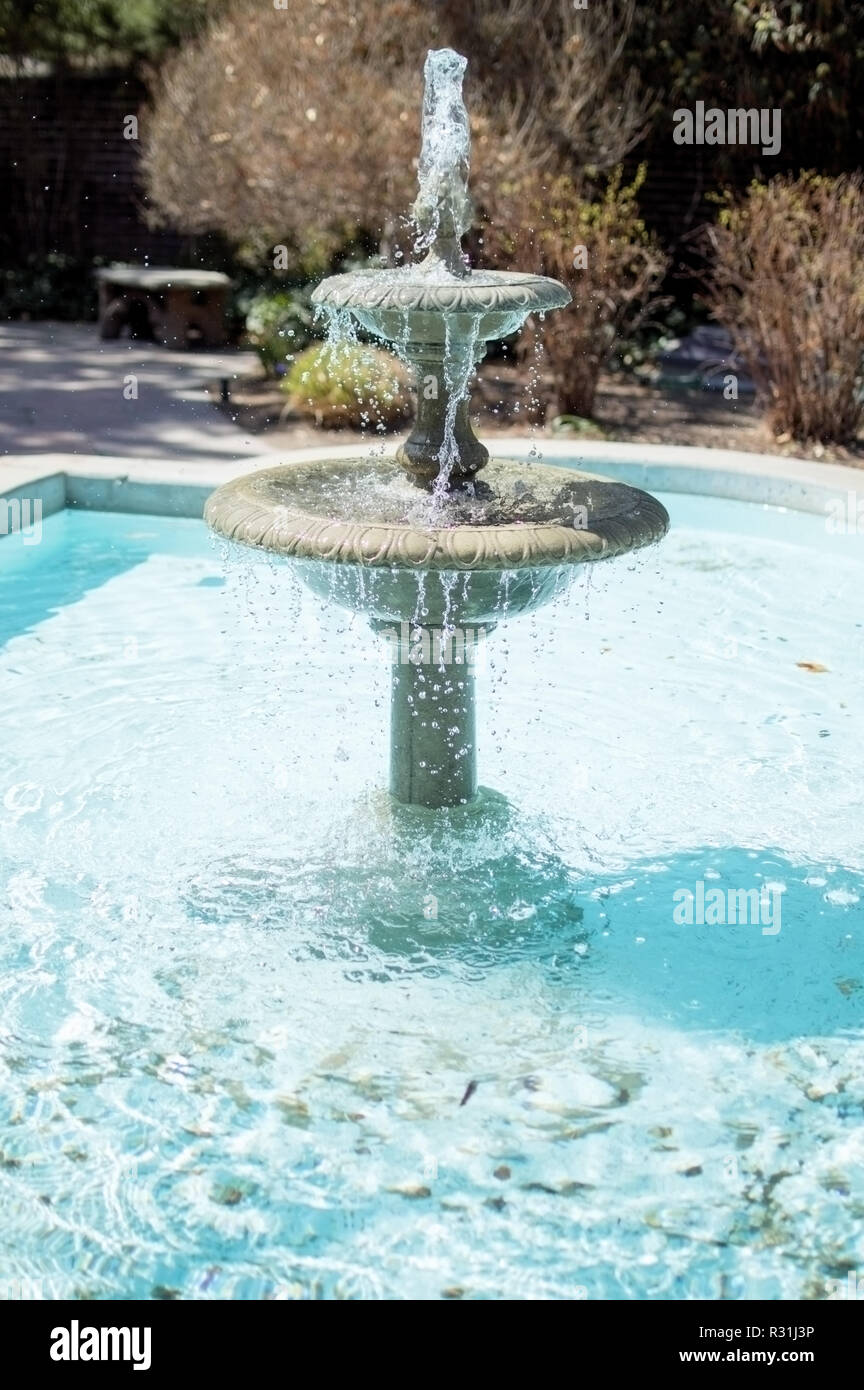 Fountain flow hi-res stock photography and images - Alamy