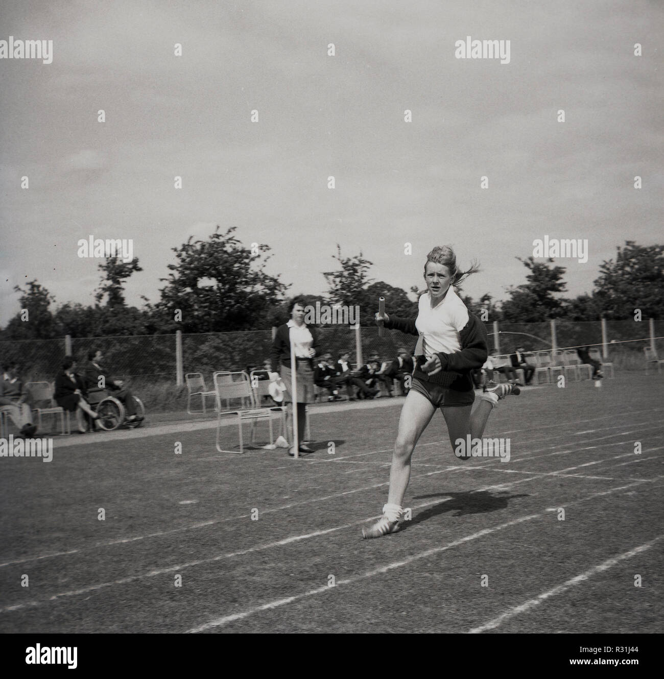 Running a race finishing line hi-res stock photography and images - Alamy