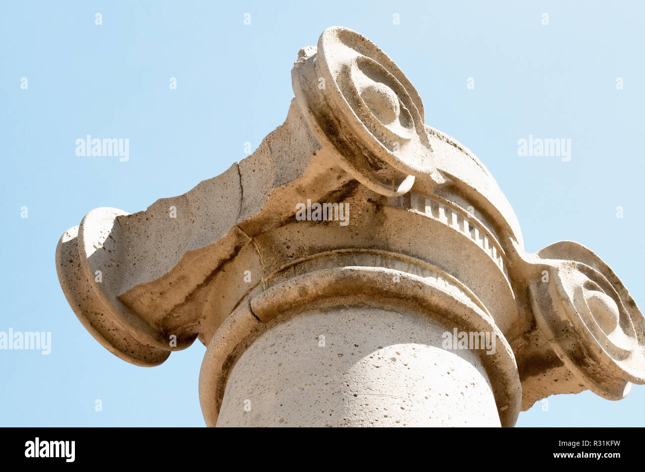 Vintage columns architecture ancient greek hi-res stock photography and ...