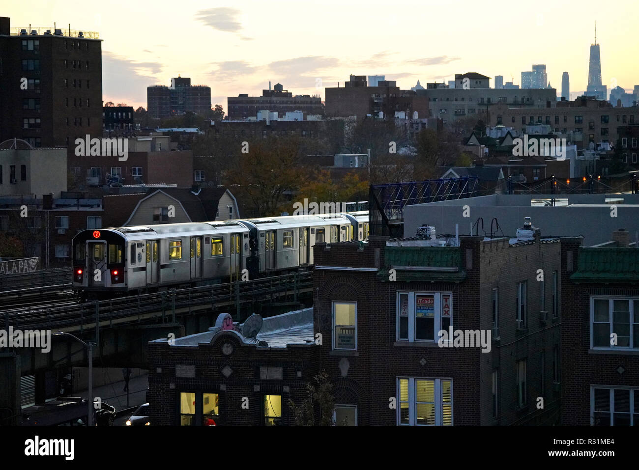 The 7 train connects Queens with Manhattan Stock Photo - Alamy