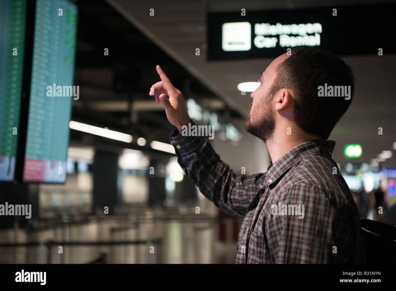 Aircraft at check in finger hi-res stock photography and images - Alamy