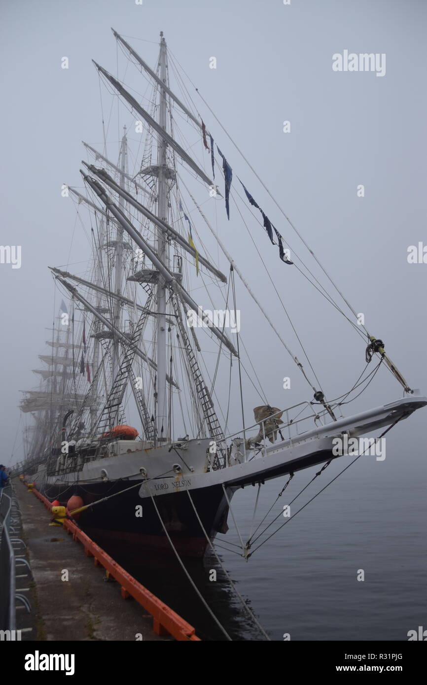 Ship tied up to dock hi-res stock photography and images - Alamy
