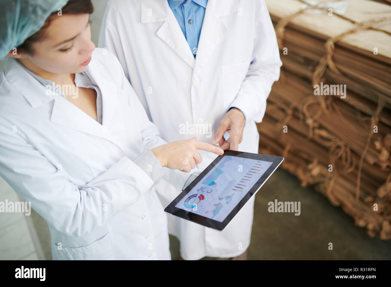 Food factory workers using hi-res stock photography and images - Alamy
