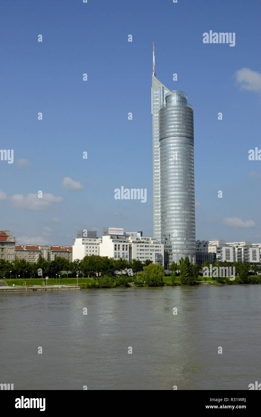 Multi storey tower hi-res stock photography and images - Alamy