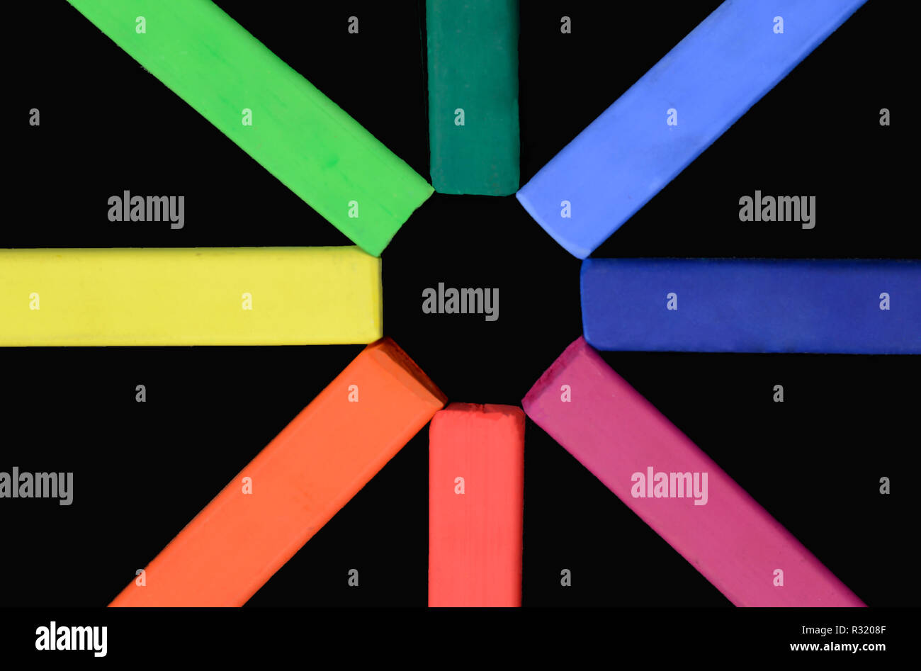 Complementary color wheel hi-res stock photography and images - Alamy