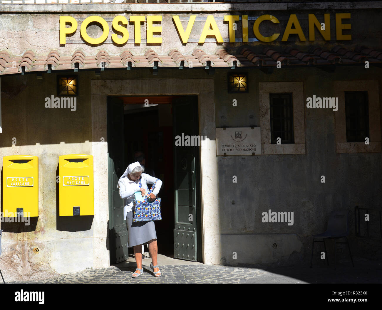 The Vatican post office near Saint Peter's sq Stock Photo - Alamy