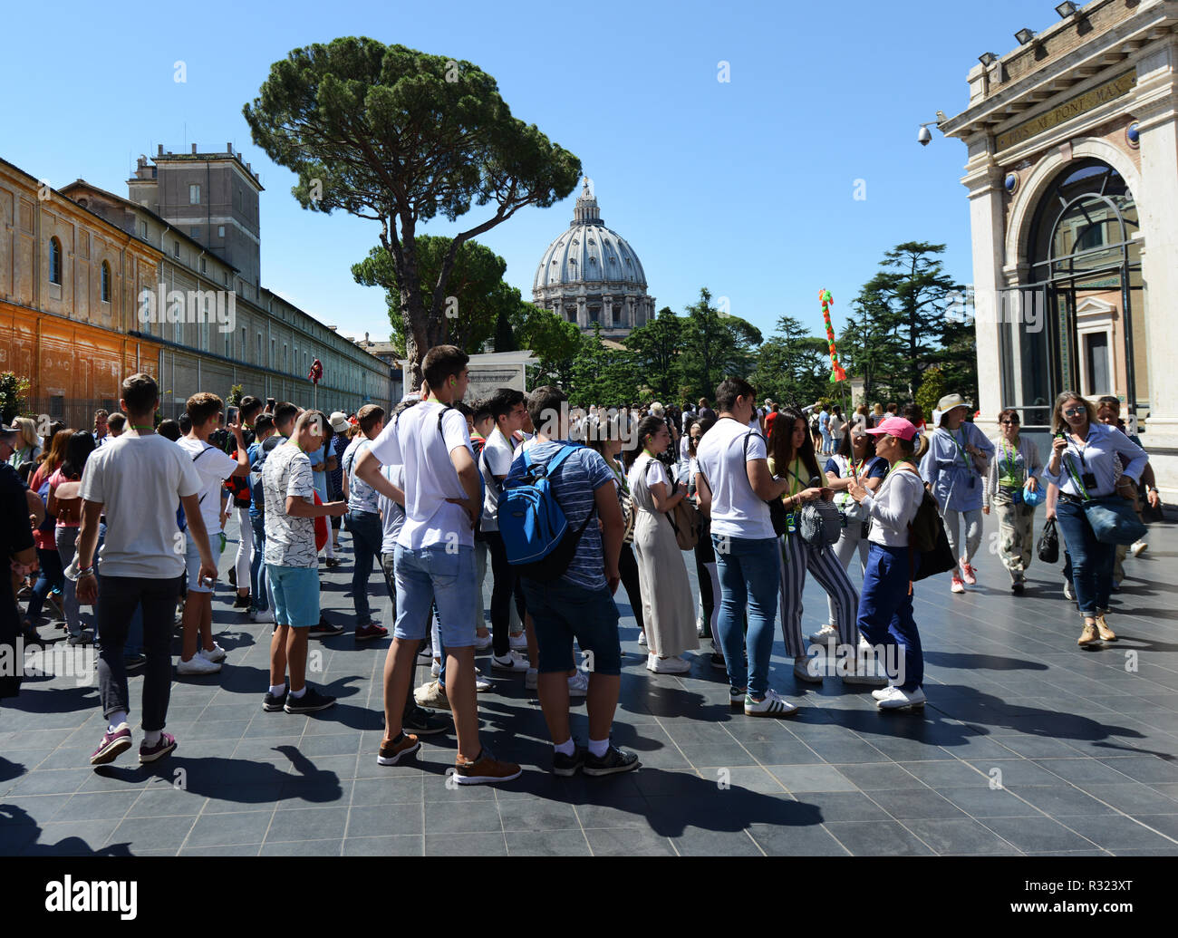 Courtyard of the vatican hi-res stock photography and images - Alamy