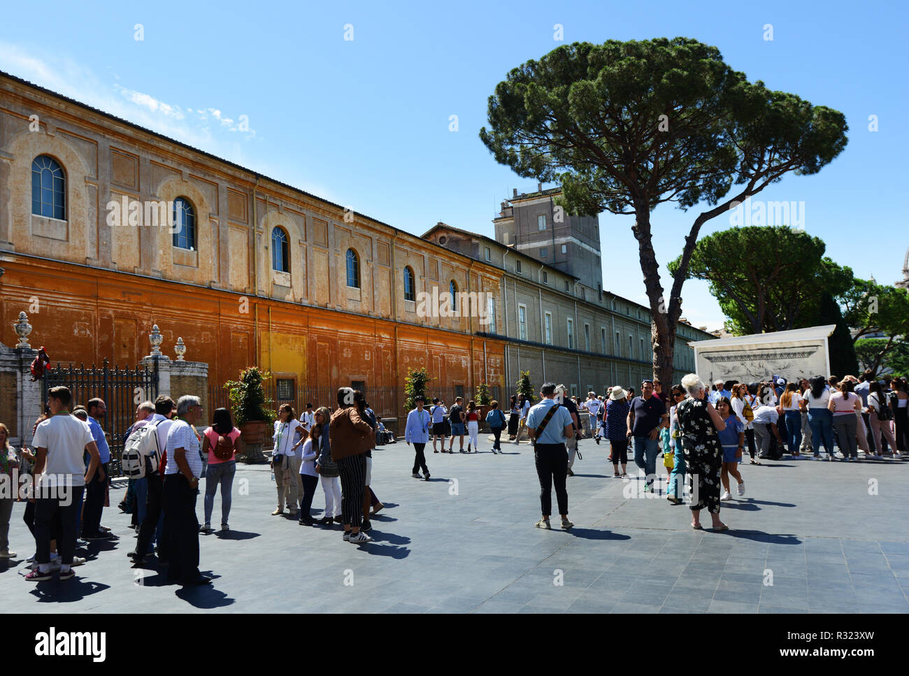 Courtyard of the vatican hi-res stock photography and images - Alamy