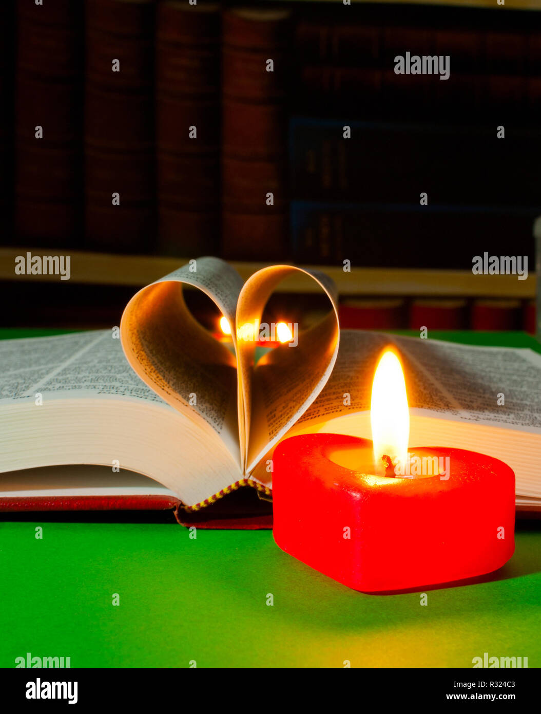 Open bible and candle hi-res stock photography and images - Alamy