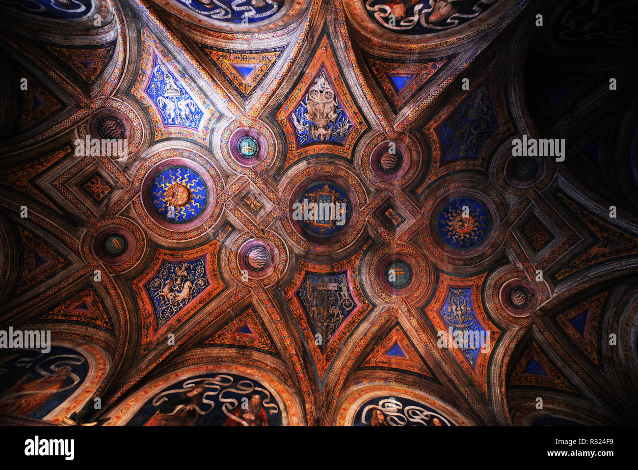 Beautiful ceiling art at the Vatican museum in Rome Stock Photo - Alamy