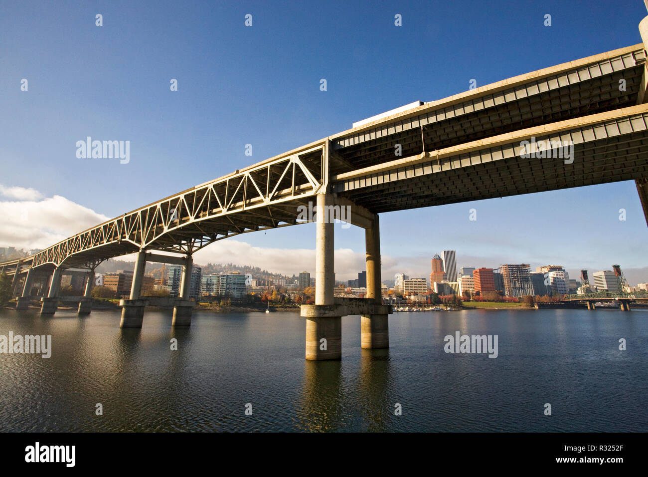 Marquam bridge hi-res stock photography and images - Alamy