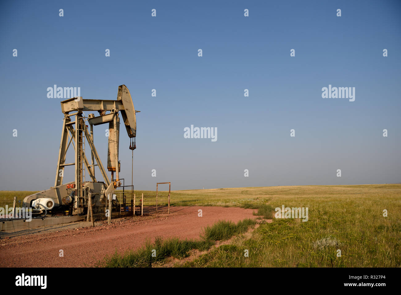 Nodding donkey pump jack pumping hi-res stock photography and images ...