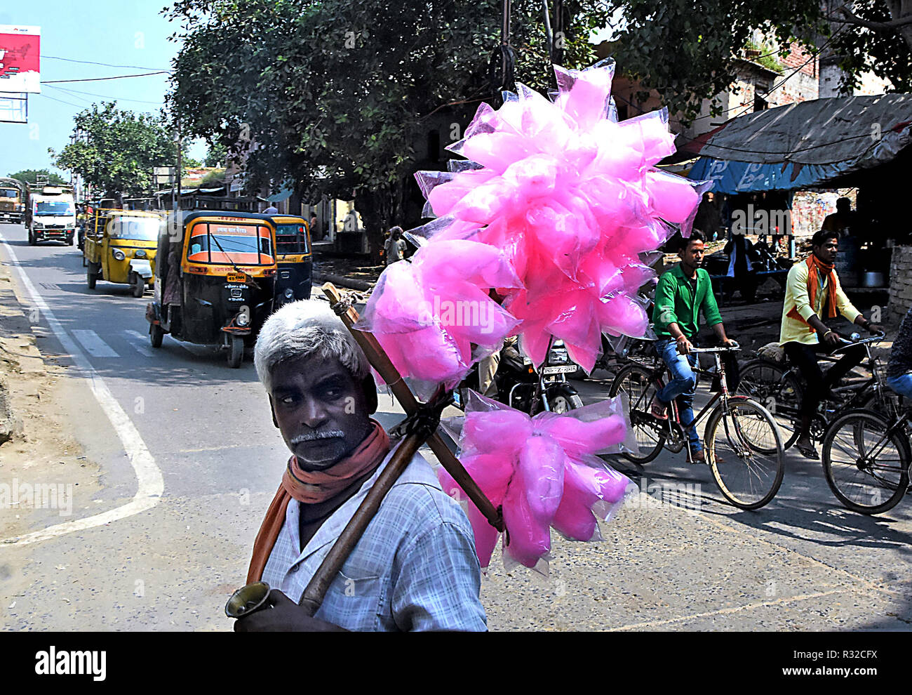 Fairy floss vendor hi-res stock photography and images - Alamy