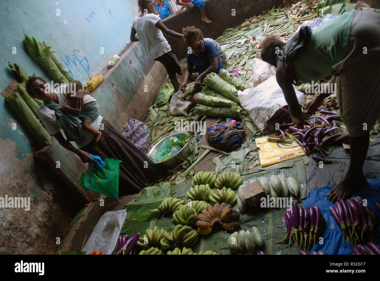 Selling fruit and vegetables at Honiara Central Market, Honiara ...