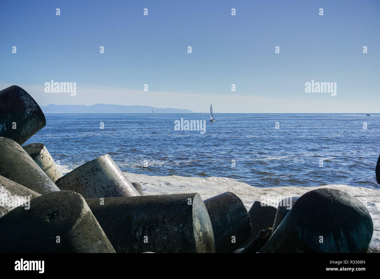 Dolos concrete blocks hi-res stock photography and images - Alamy