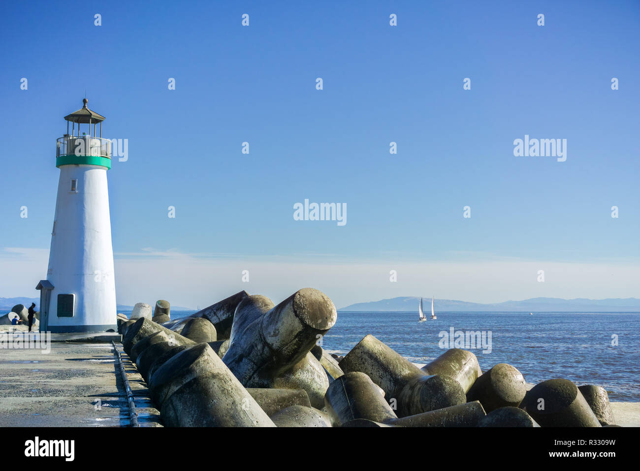 Santa Cruz Breakwater Lighthouse, Walton Lighthouse at the end of a ...