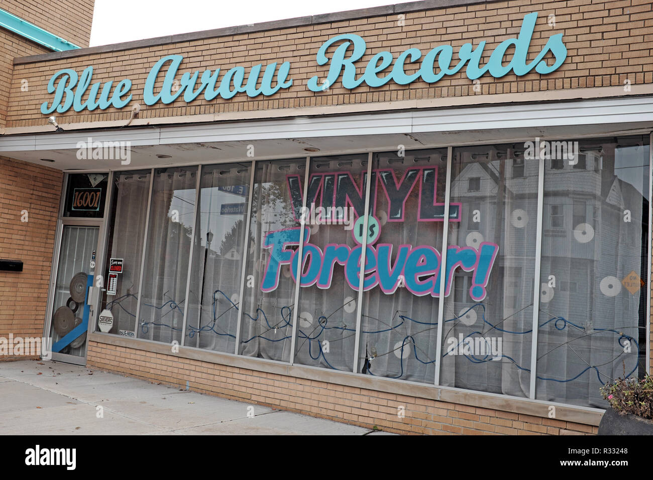 Record shop vinyl hi-res stock photography and images - Alamy