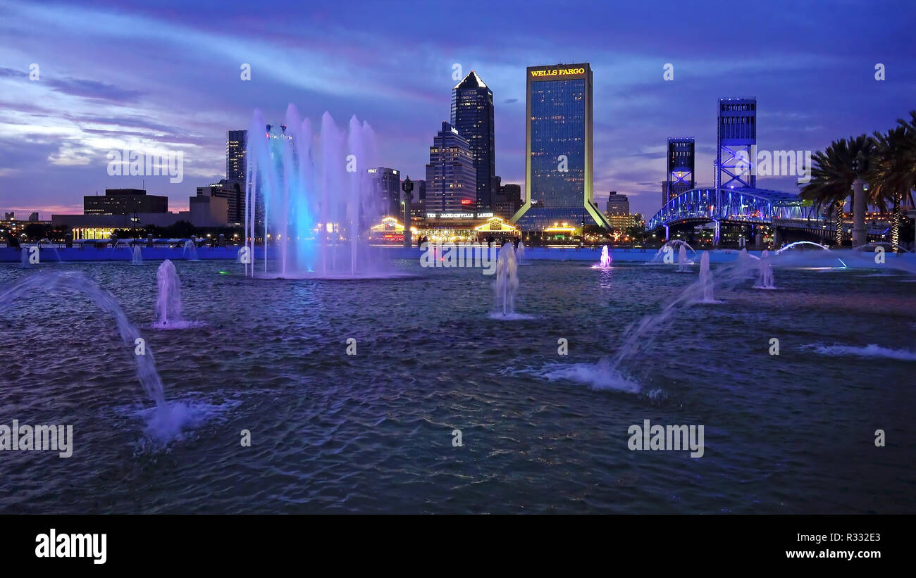 JACKSONVILLE, FLORIDA - JUNE 17th: Water Fountain and downtown ...
