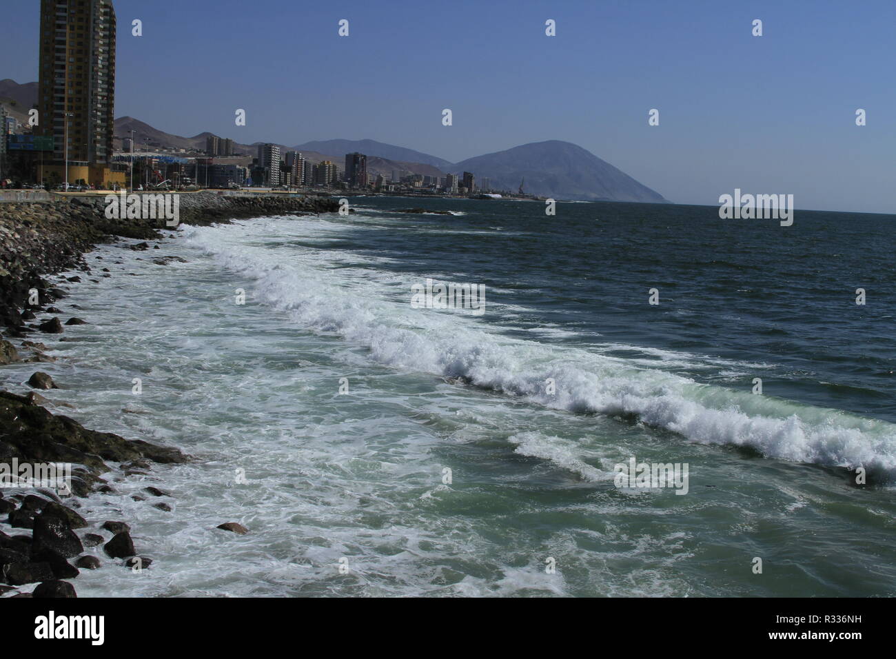 Wavesr hi-res stock photography and images - Alamy