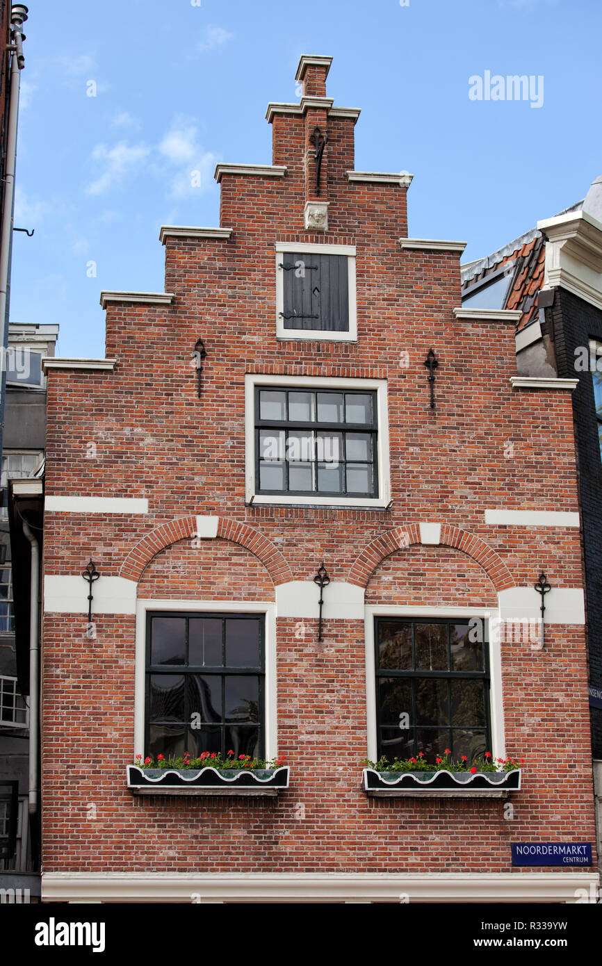 Amsterdam step gable roof hi-res stock photography and images - Alamy