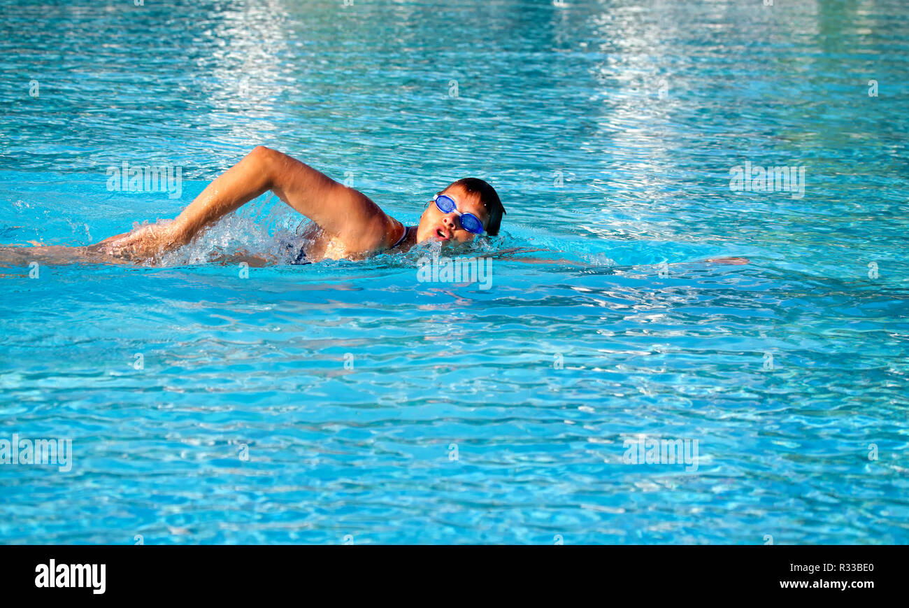 Freestyle swimming hi-res stock photography and images - Alamy