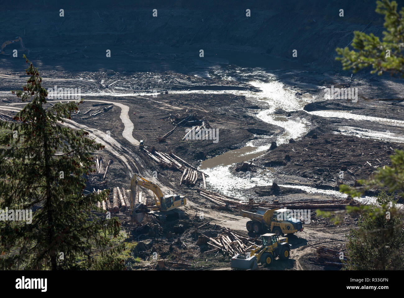 Mill pond dam hi-res stock photography and images - Alamy