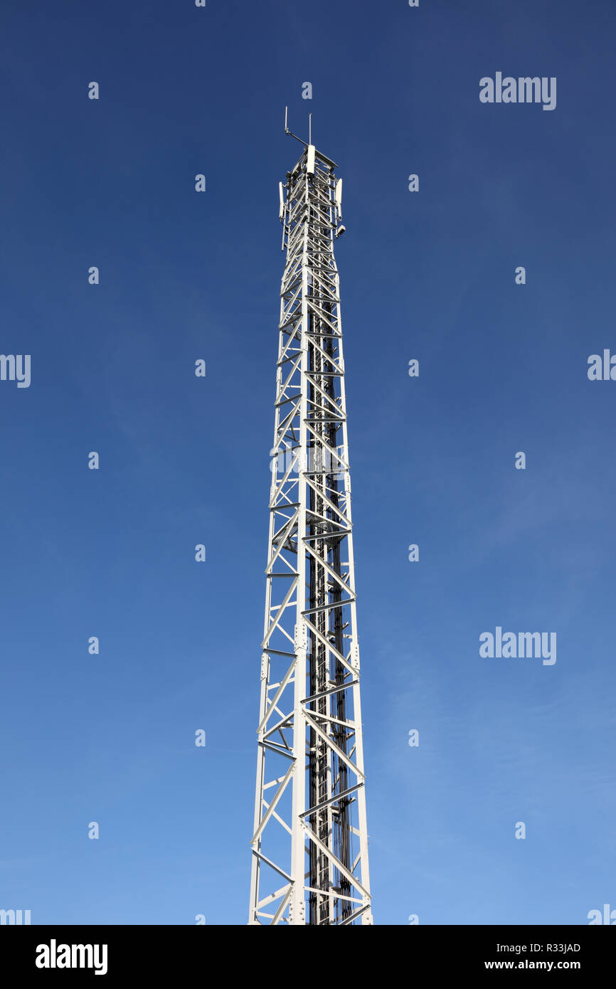 Wireless signal pole hi-res stock photography and images - Alamy