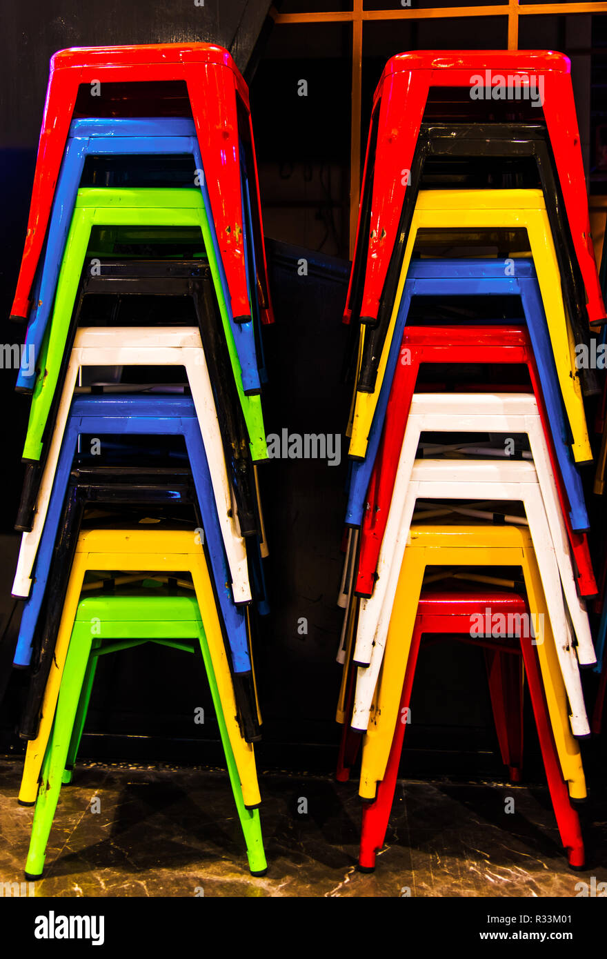 Plastic restaurant chairs hi-res stock photography and images - Alamy