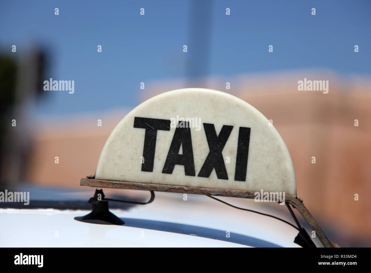 Arabic taxi sign hi-res stock photography and images - Alamy