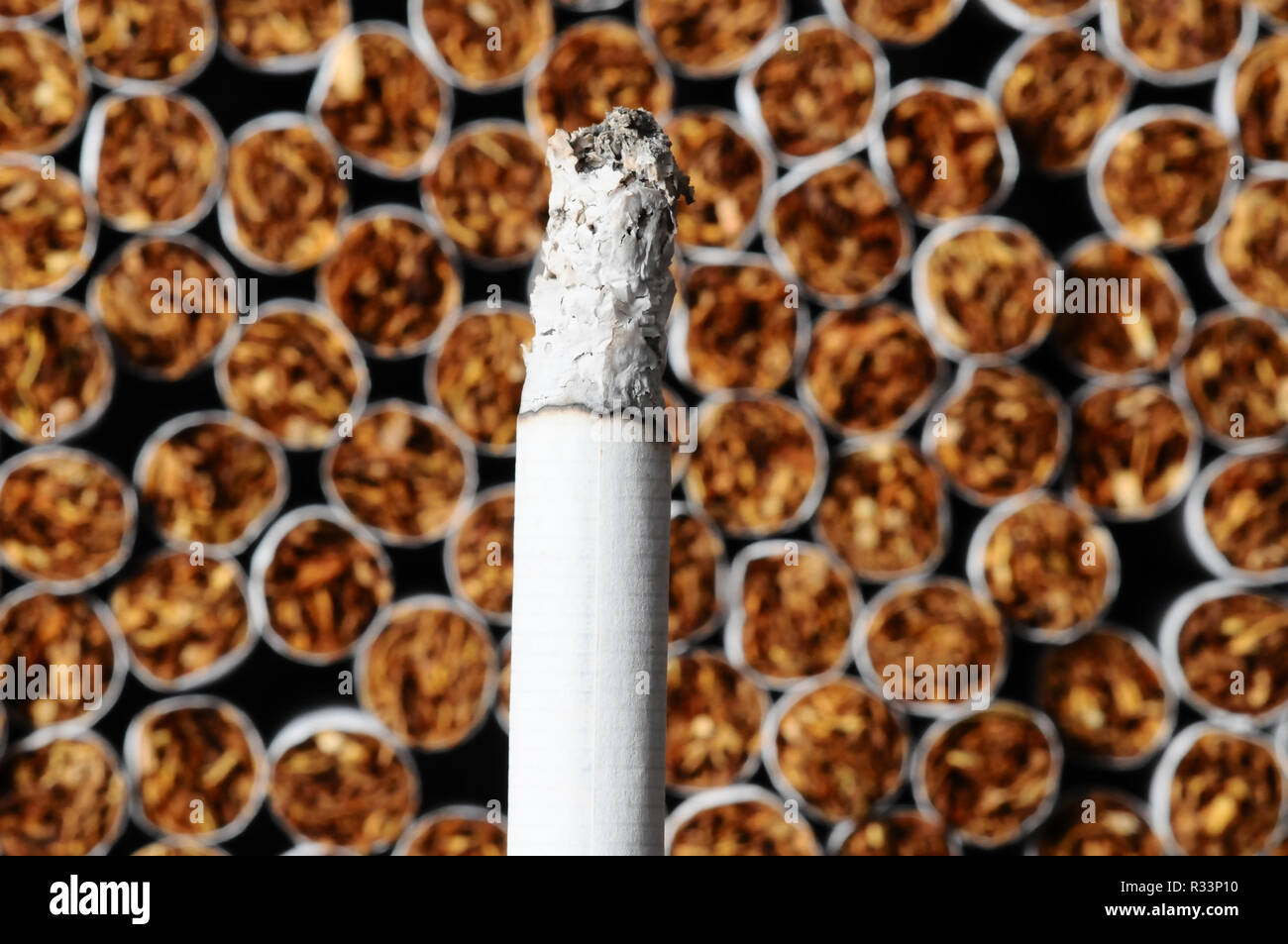 Cigarette box macro hi-res stock photography and images - Alamy