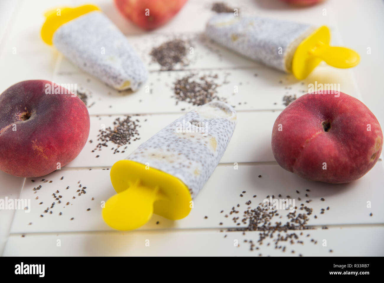 Kids eating ice pops hi-res stock photography and images - Alamy