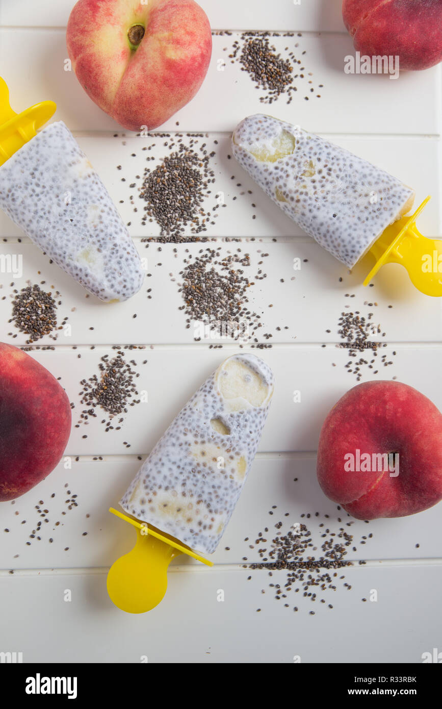 Kids eating ice pops hi-res stock photography and images - Alamy