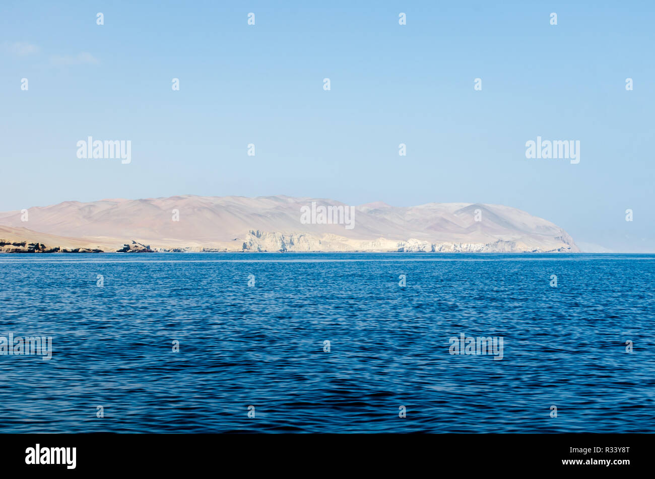Paracas Desert meets the Pacific Ocean Stock Photo - Alamy