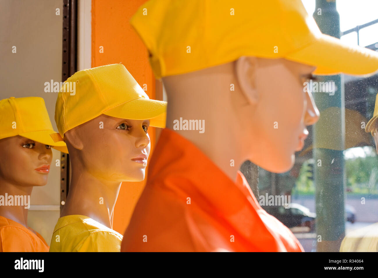 Dead mannequins hi-res stock photography and images - Alamy