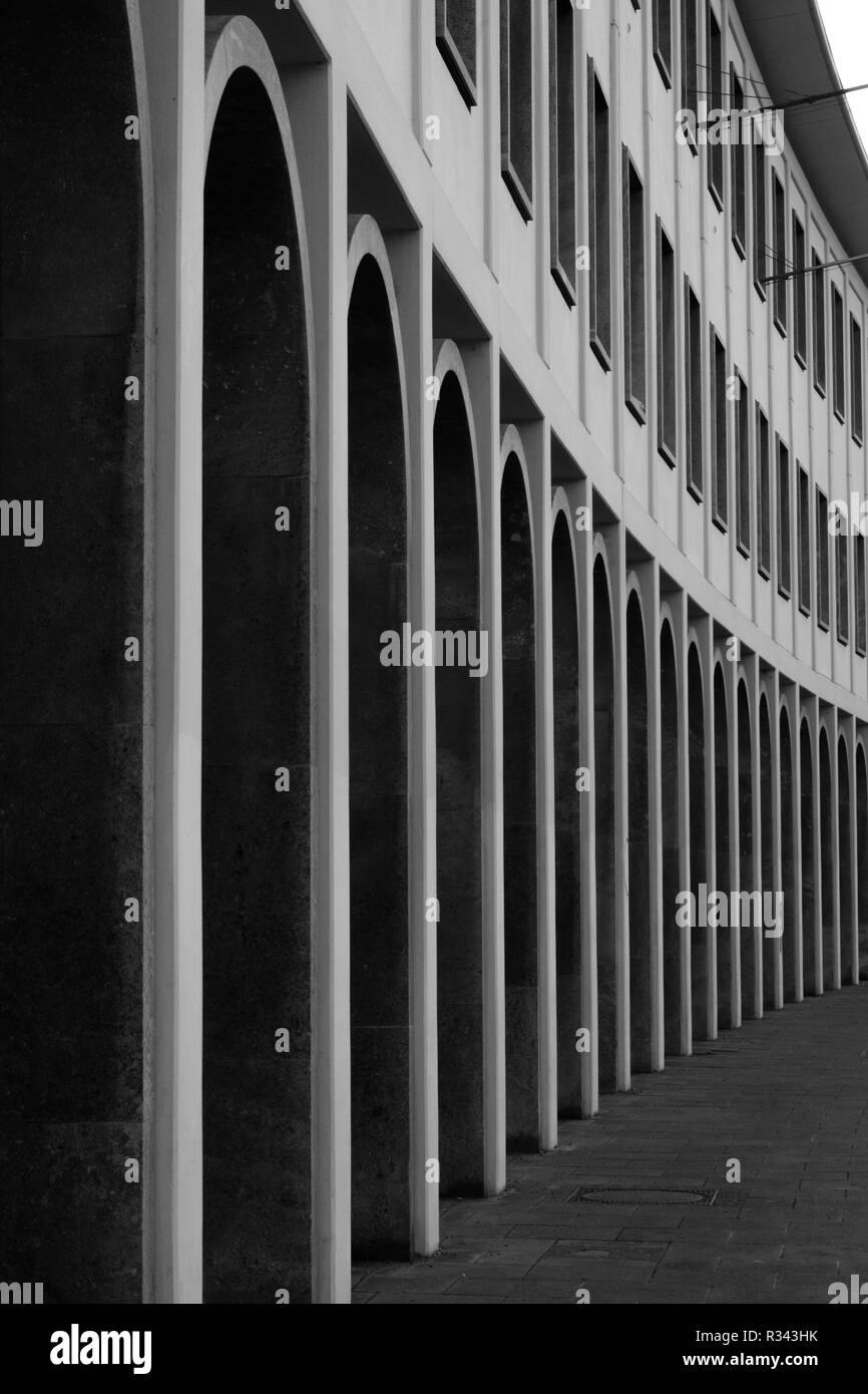 Circle of columns Black and White Stock Photos & Images - Alamy