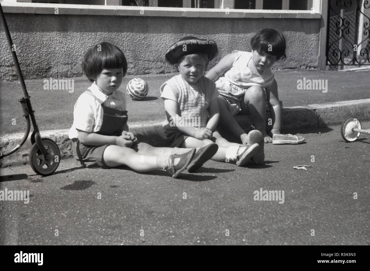 Street children 1960s hi-res stock photography and images - Alamy