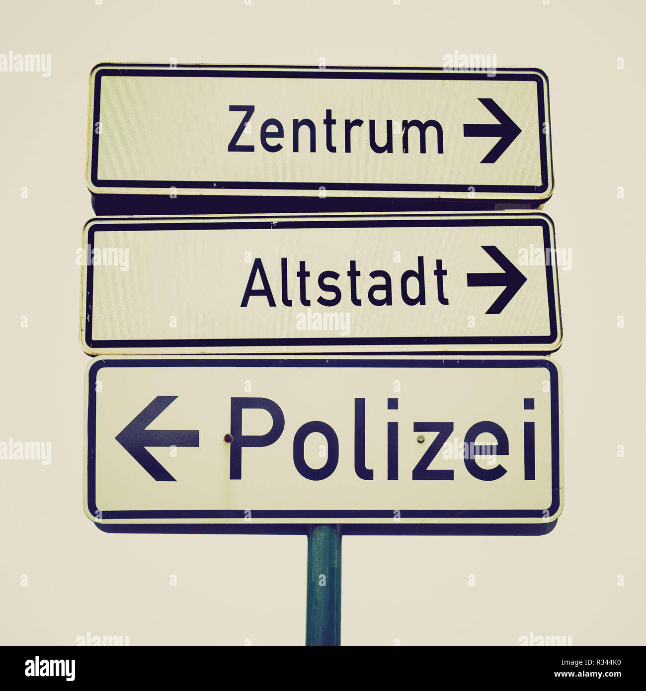 Vintage traffic signal hi-res stock photography and images - Alamy