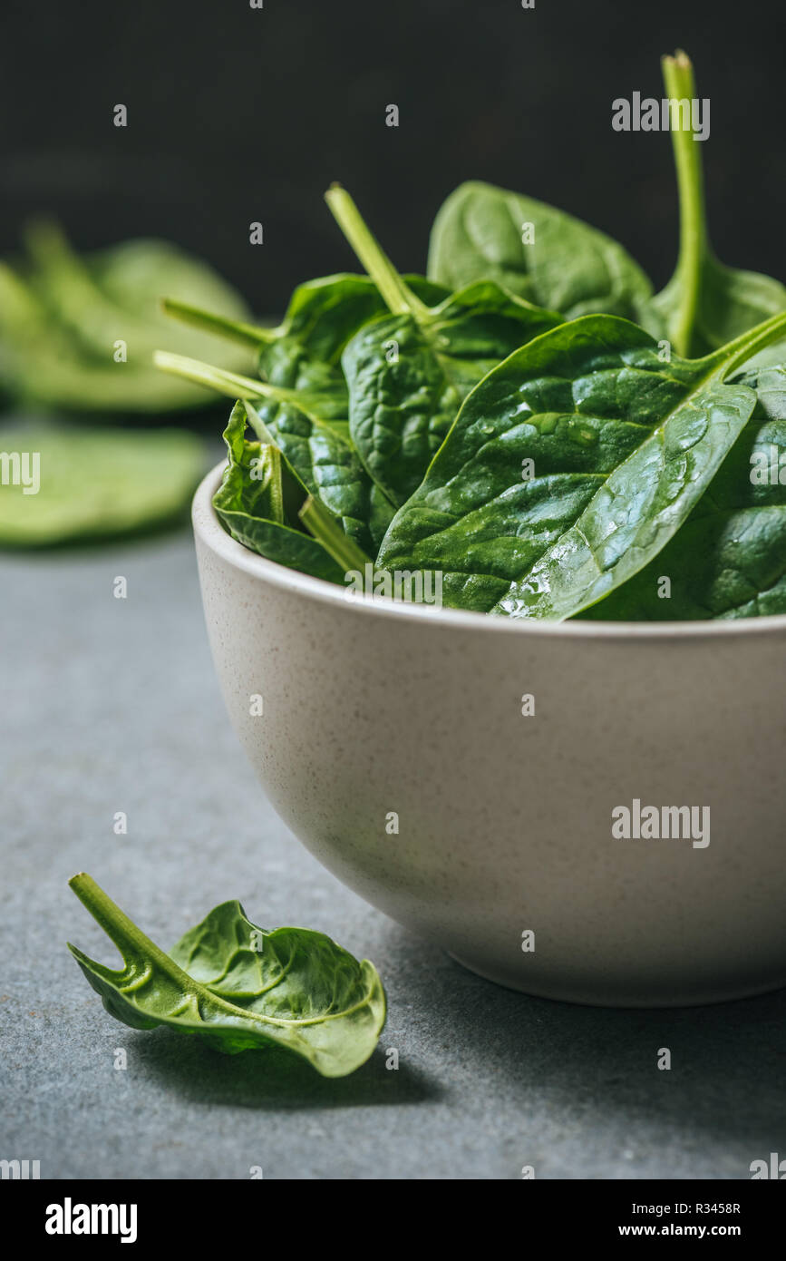 Wet spinach hi-res stock photography and images - Alamy