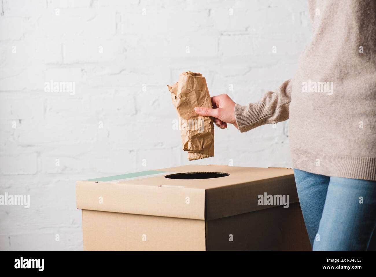 Woman bin paper hi-res stock photography and images - Alamy