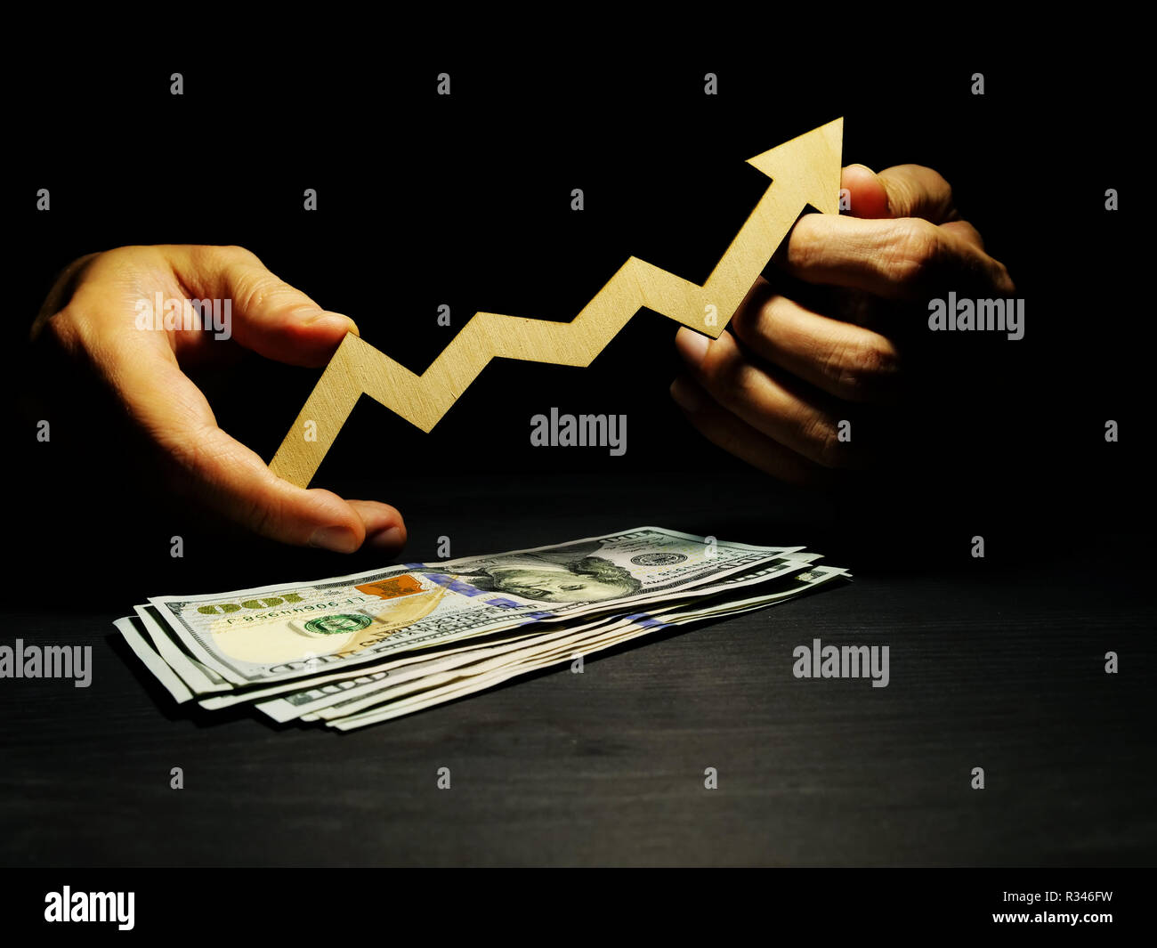 Arrow profit hi-res stock photography and images - Alamy