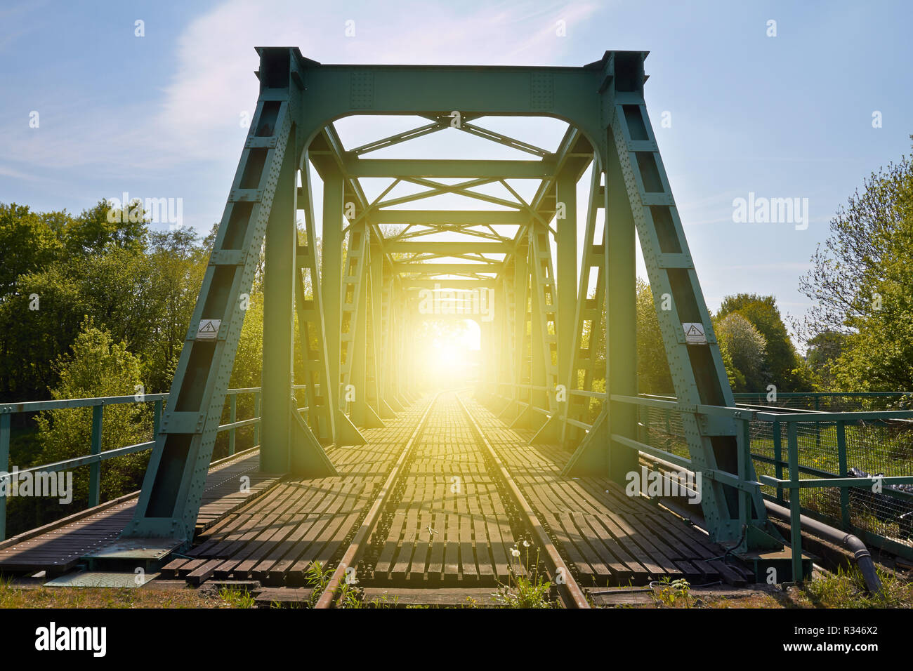 Bridge construct statics hi-res stock photography and images - Alamy