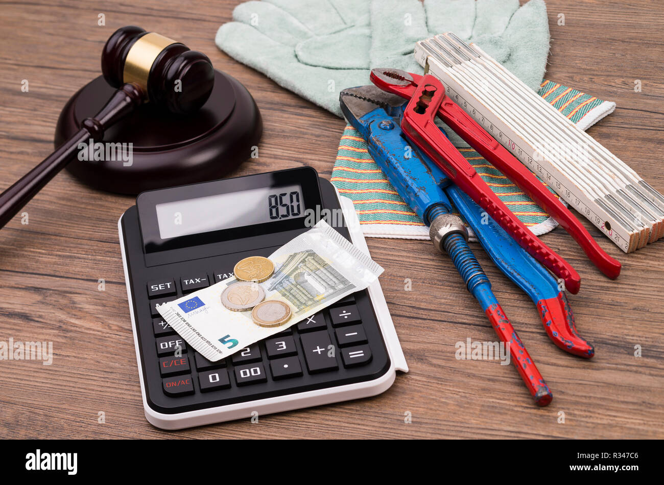 Minimum wage hi-res stock photography and images - Alamy