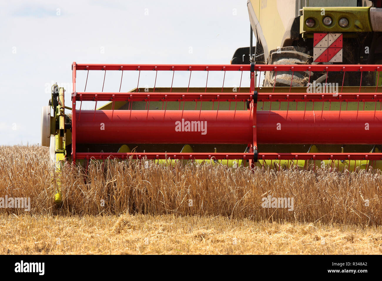 Thresh grain hi-res stock photography and images - Alamy