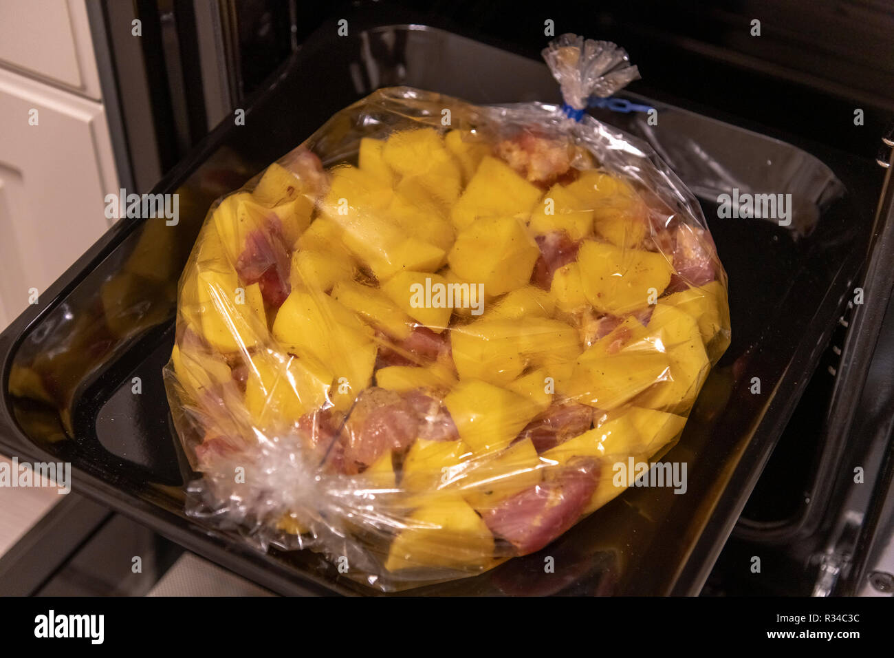 Baking sleeve hi-res stock photography and images - Alamy