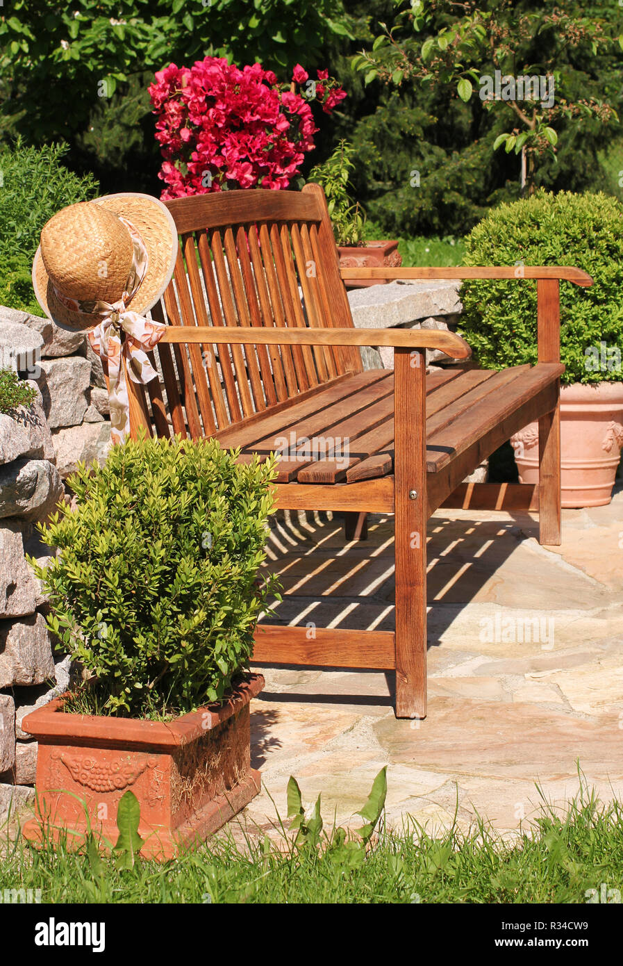 garden bench,garden bench Stock Photo - Alamy