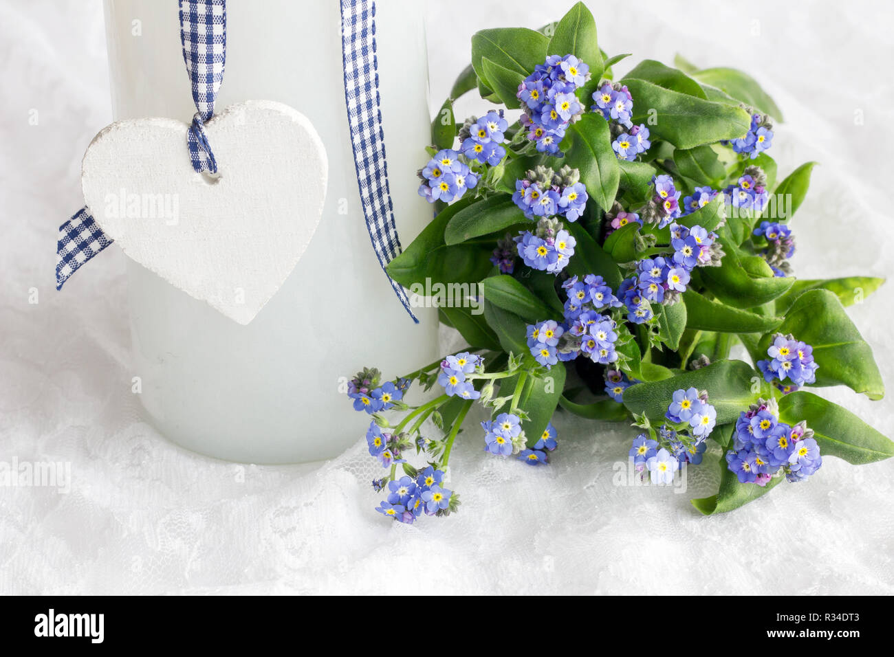 Pale blue flowers of forget me not hi-res stock photography and images ...