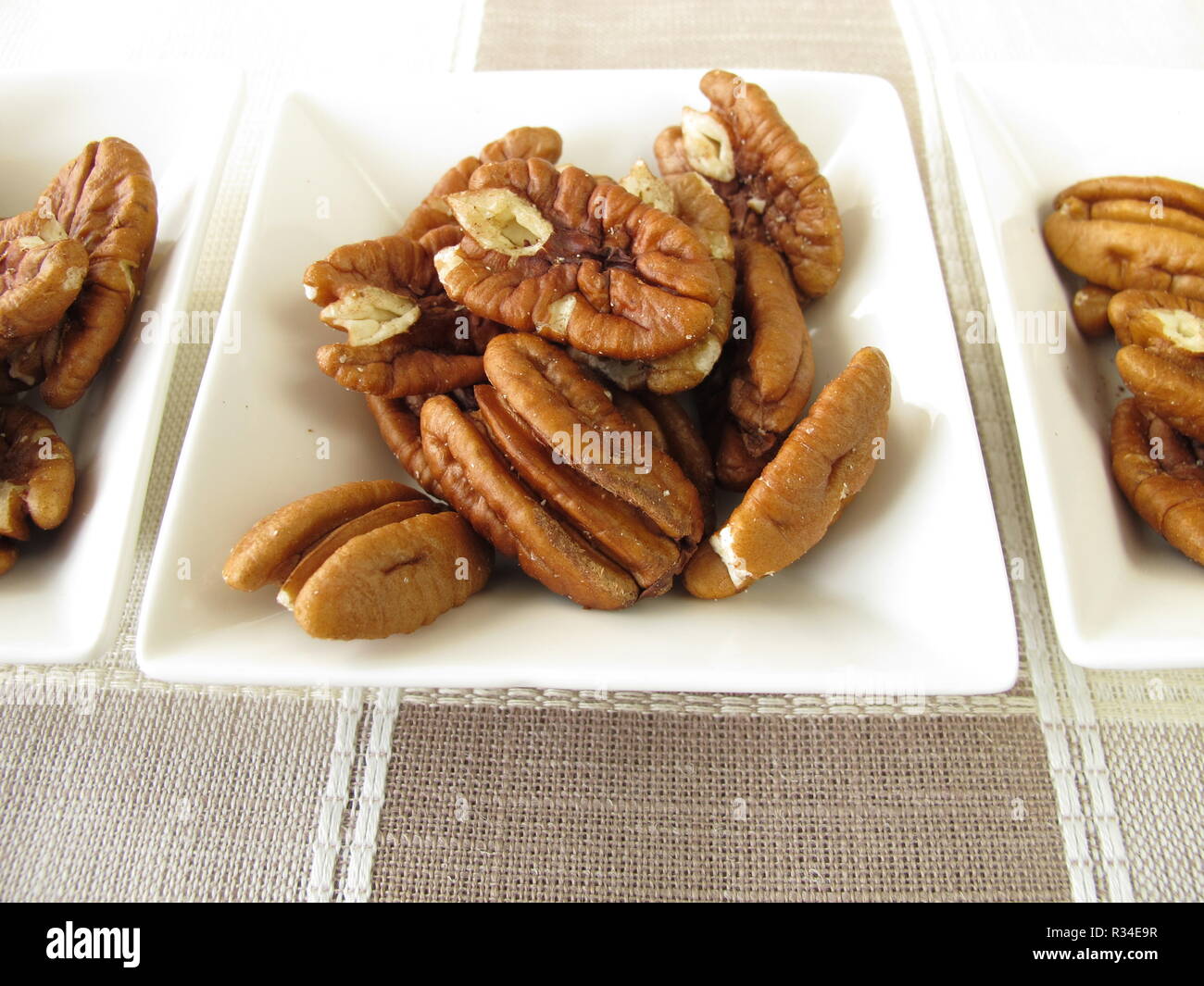 Pekannuss hi-res stock photography and images - Alamy