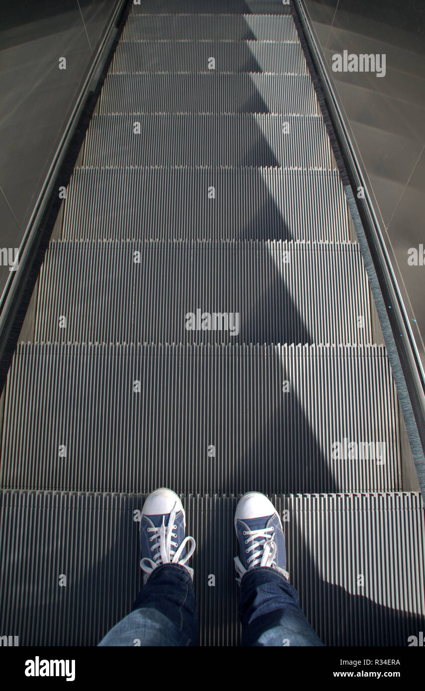 Stairs downwards hi-res stock photography and images - Alamy