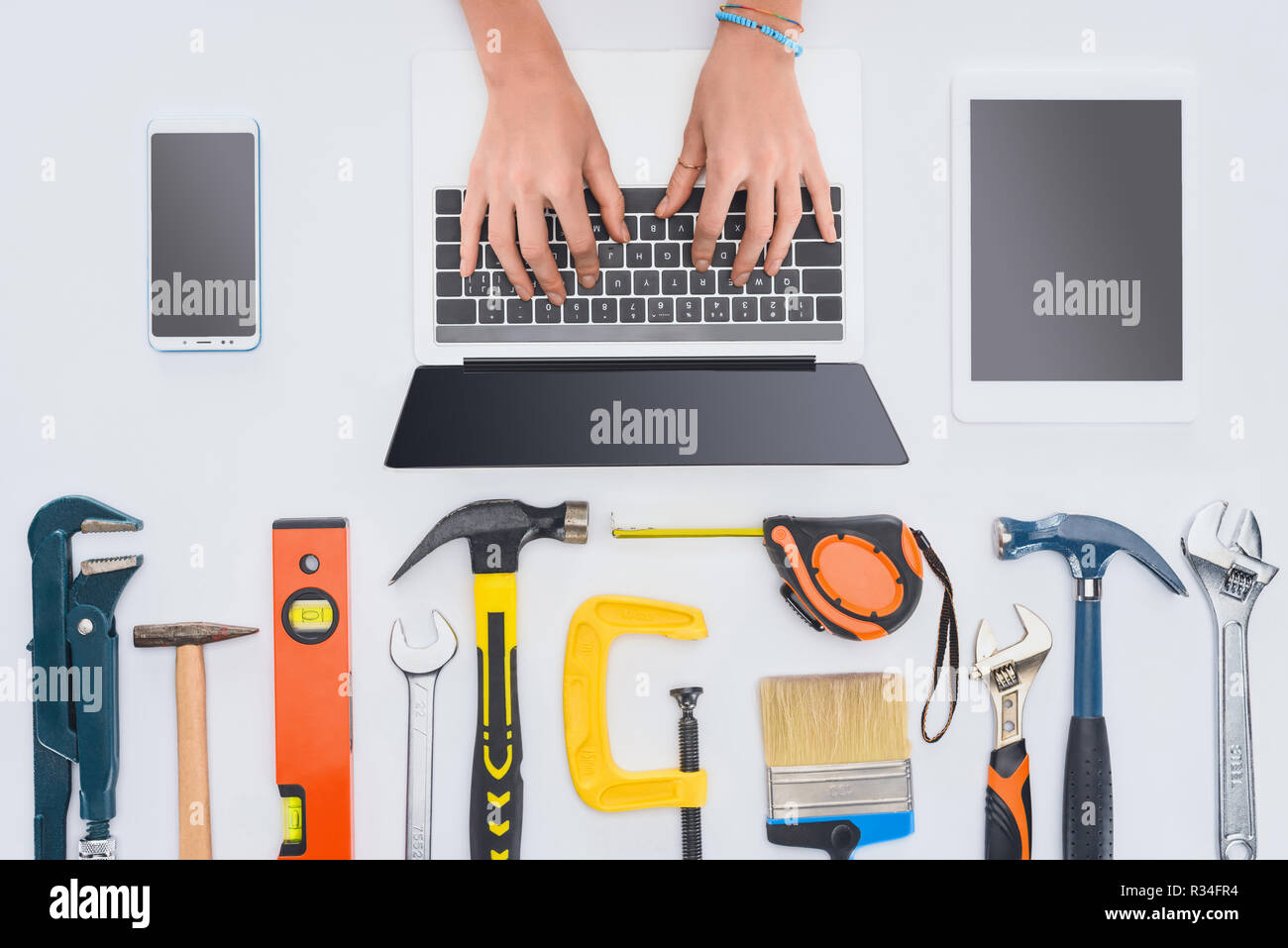 Woman repairing laptop tools hi-res stock photography and images - Alamy