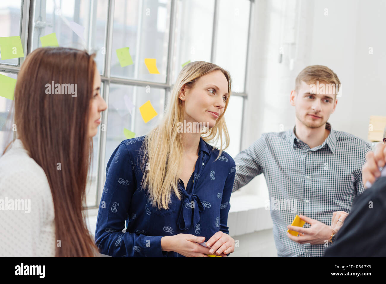 Man talking in front of a group of people hi-res stock photography and ...
